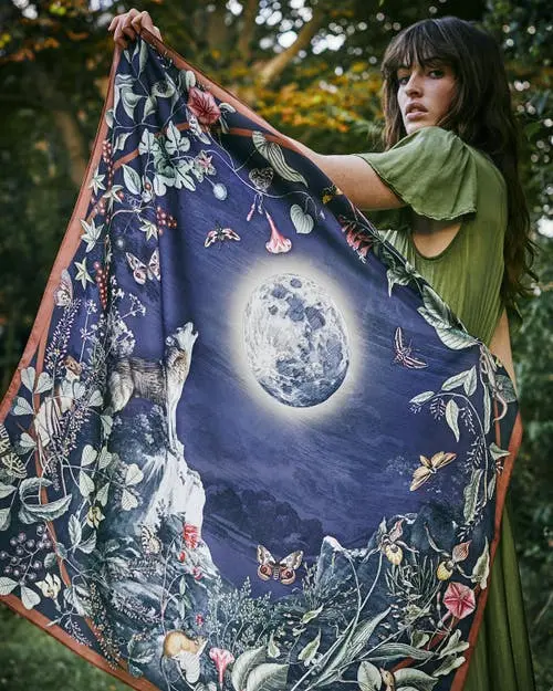 FABLE ENGLAND Wolf Garden Narrative Square Scarf - Navy