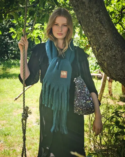 FABLE ENGLAND Cosy Boucle Scarf - Teal
