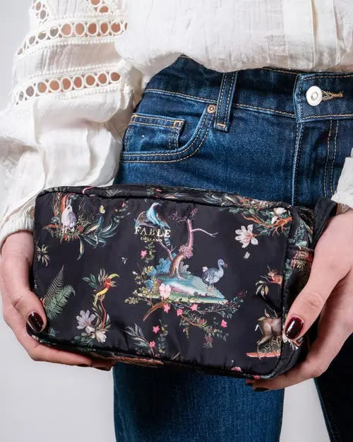 FABLE ENGLAND Wonderland Printed Wash Bag