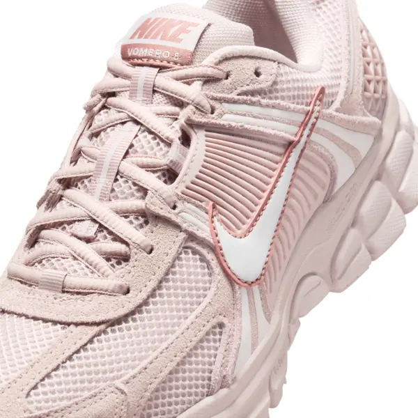 Nike Zoom Vomero Sneakers With Reflective Accents