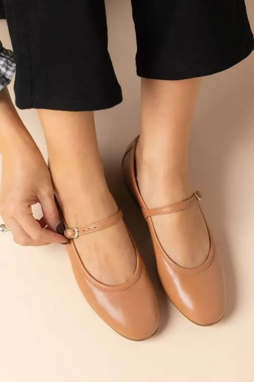 MENINA STEP Boheme Leather Mary Jane Flat - Caramel