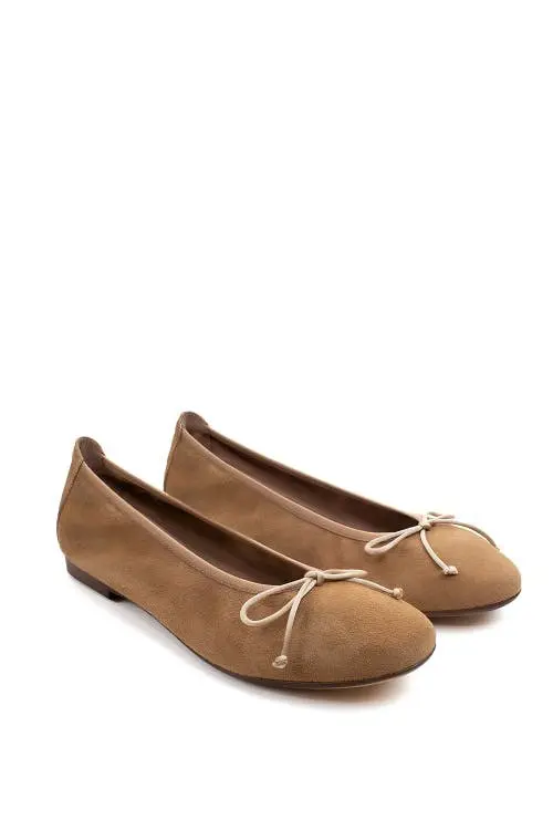 MENINA STEP Sofia Elastic Suede Ballet Flat - Camel