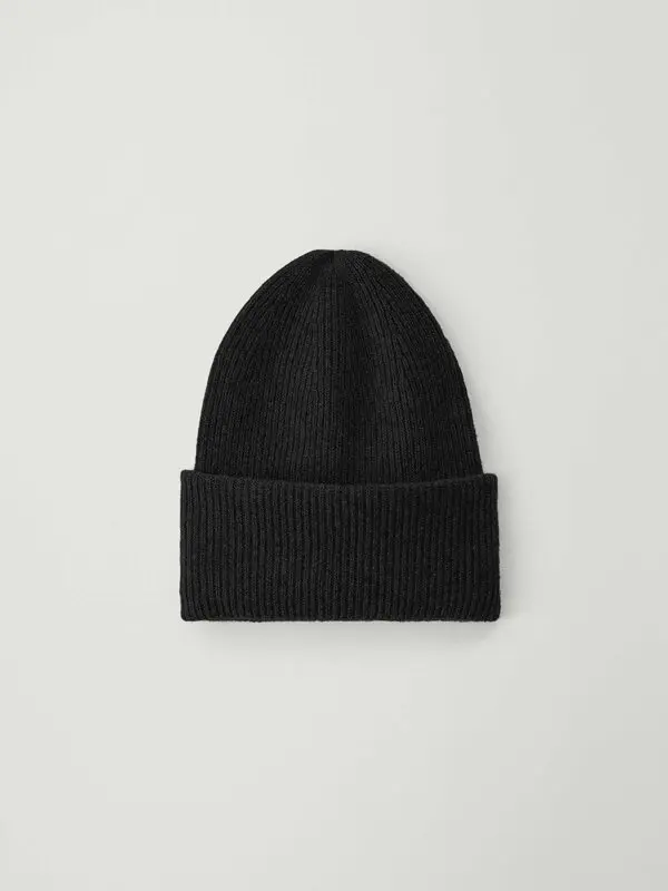 LISA YANG The Stockholm Beanie - Black