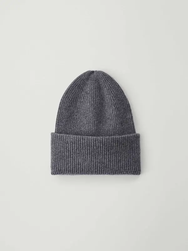 LISA YANG STORE The Stockholm Beanie - Graphite
