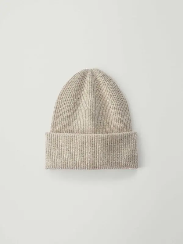 LISA YANG STORE The Stockholm Beanie - Sand