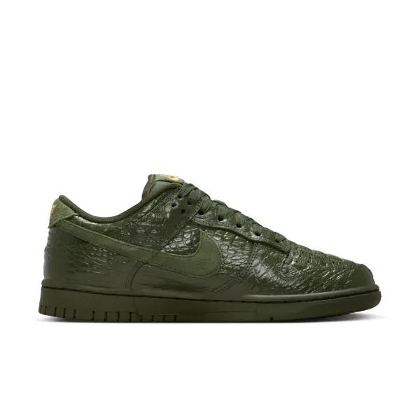 Nike Dunk Low Sneakers - Green