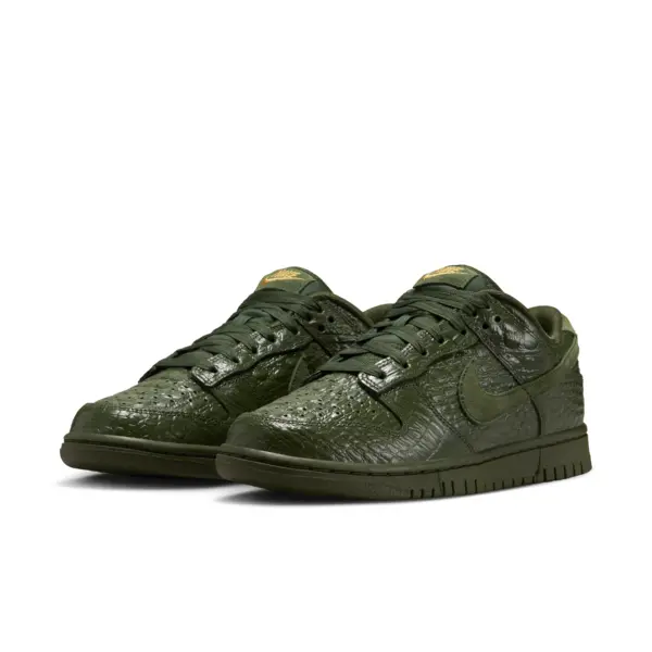Nike Dunk Low Sneakers - Green