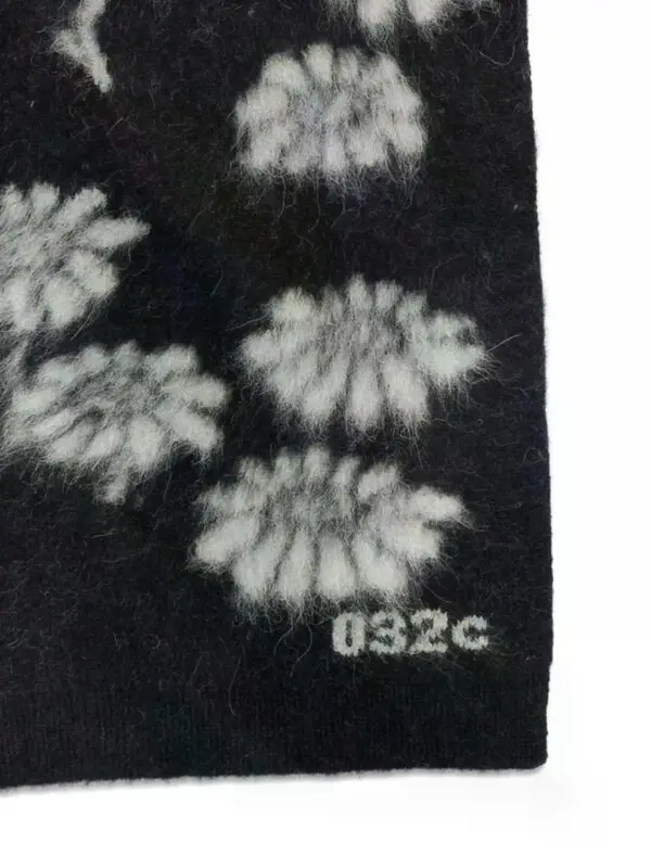 032C Melting Daisies Scarf