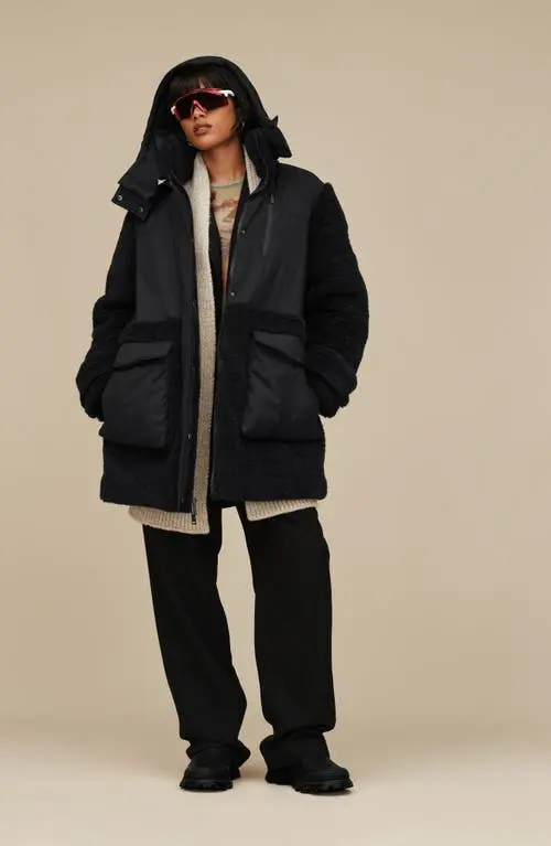 UGG Tazz Fluff Momma Genuine Shearling Slipper - Black