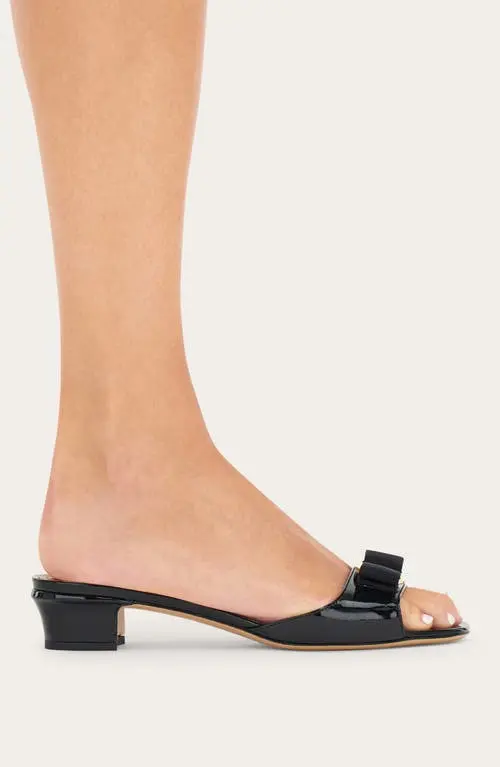 FERRAGAMO Vanilla Bow Slide Sandal - Nero Biscotto