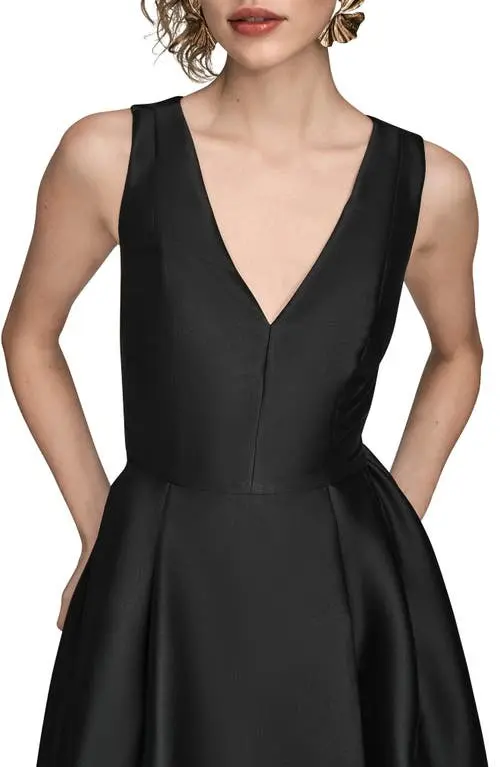 Donna Karan New York High-low Gown With Exposed Zipper
