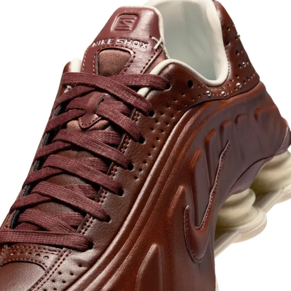 Nike Shox R4 Sneakers - Brown