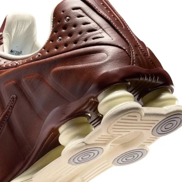 Nike Shox R4 Sneakers - Brown