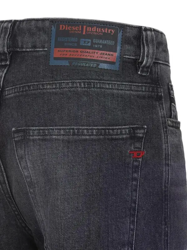 DIESEL® Logo-patch Jeans - Grey