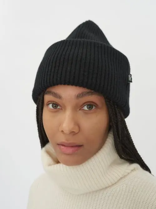 Gobi Cashmere Ribbed Chunky Beanie - Black