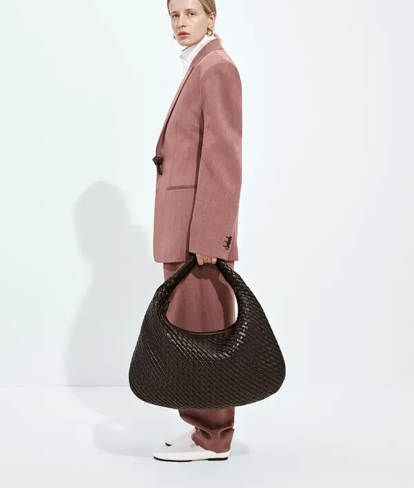 Bottega Veneta Maxi Veneta Shoulder Bag - Fondant
