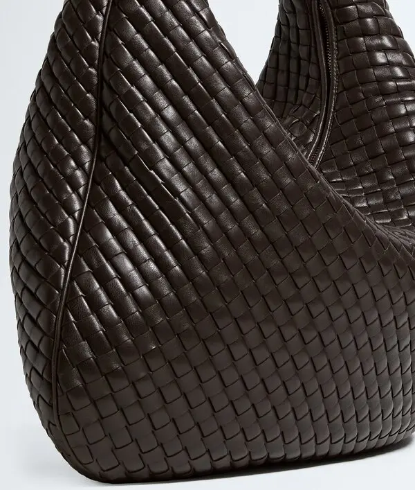 Bottega Veneta Maxi Veneta Shoulder Bag - Fondant