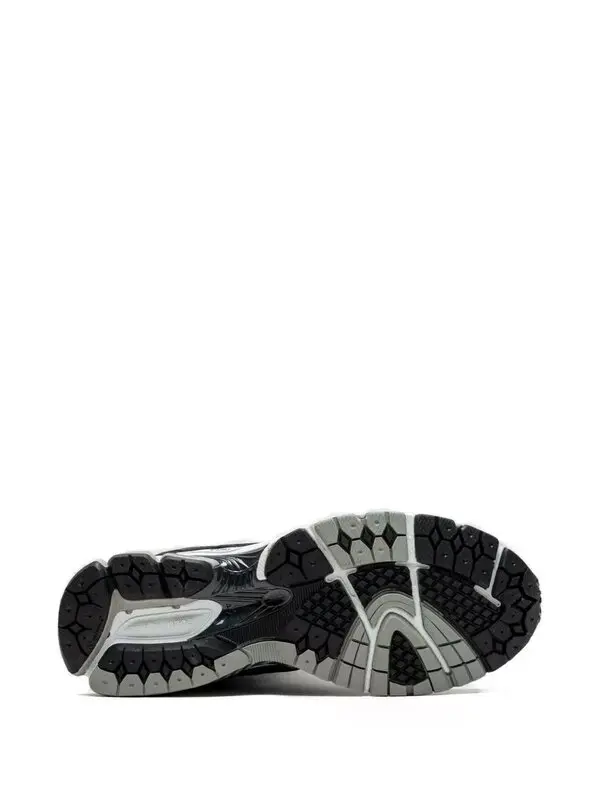 NEW BALANCE X Comme Des Garçons Homme 860v2 Sneakers - Black