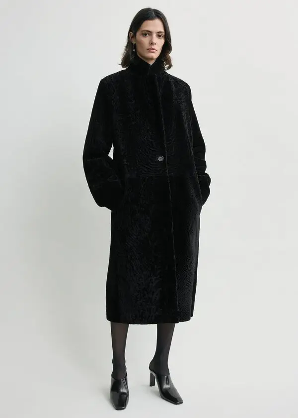 TOTEME Classic Shearling Coat
