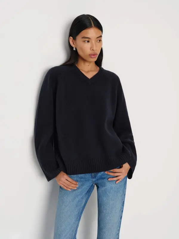 REFORMATION Beth Regenerative Wool V-neck - Navy