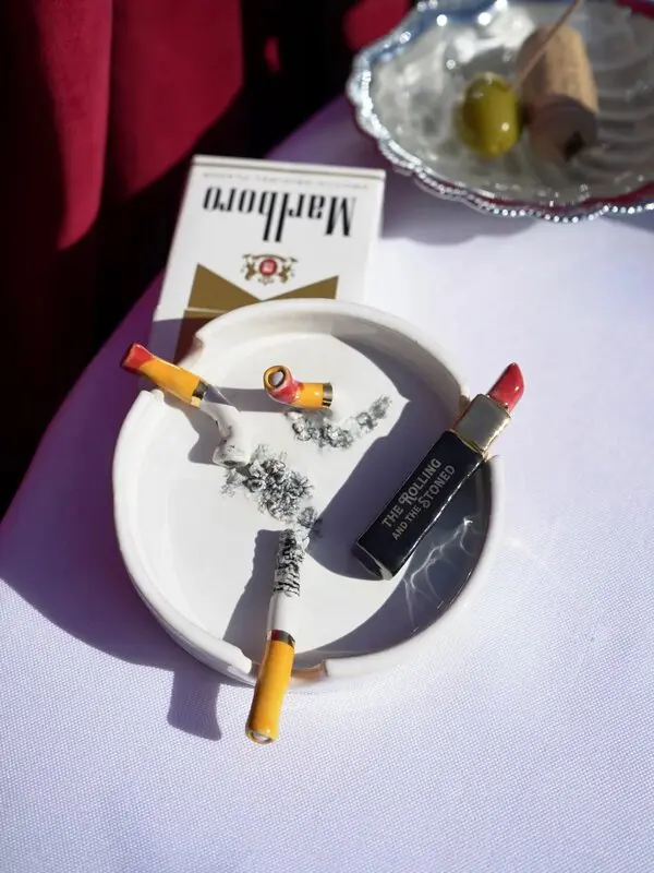 THE ROLLING AND THE STONED Lipstick Secret Ashtray