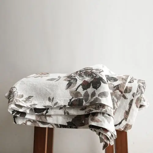 CG HUNTER Eggplant And Roses Tablecloth