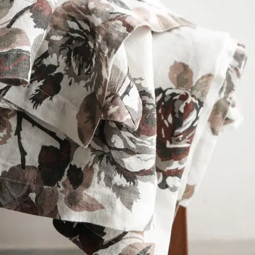 CG HUNTER Eggplant And Roses Tablecloth