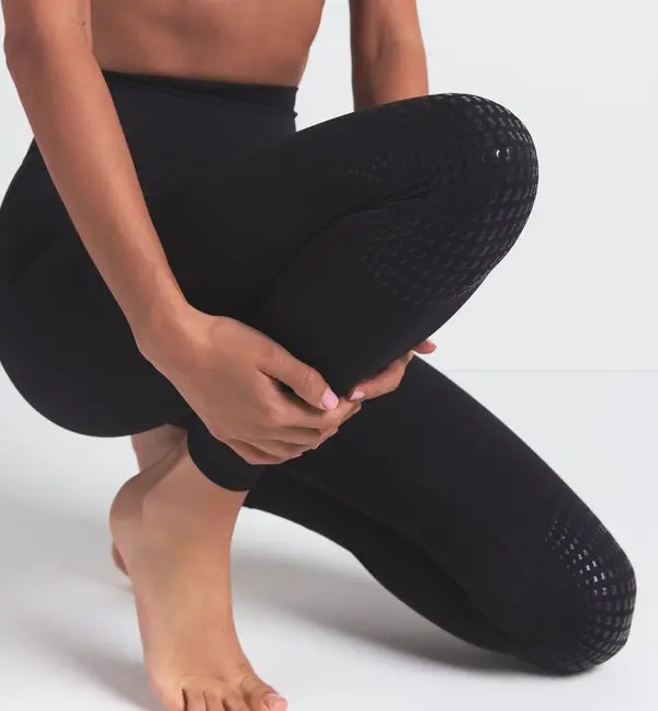 SKIMS Knee Grip 26" Legging | Black | | Nike Matte