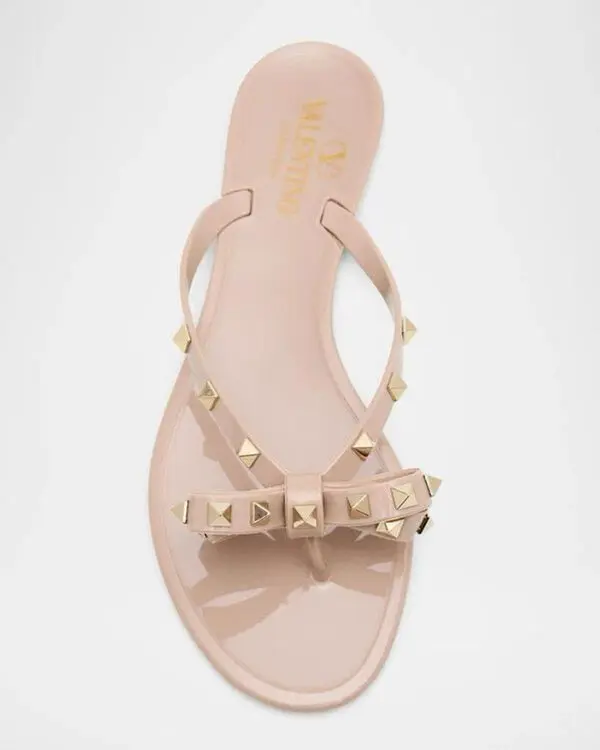 Valentino Garavani Rockstud Pvc Flat Thong Sandals - Poudre