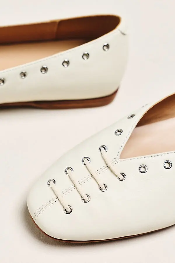 SILENT D Lonny Grommet Lace-up Flats - Cream Leather