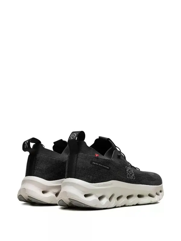 On Cloudsolo Logo Detail Sneakers - Black