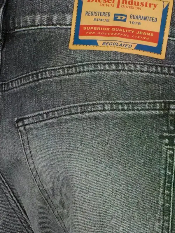 DIESEL® D-strukt Five-pocket Jeans With Logo Patch - Grey