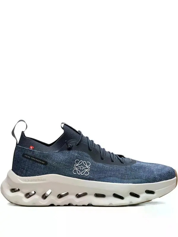 On Cloudsolo Logo Detail Sneakers