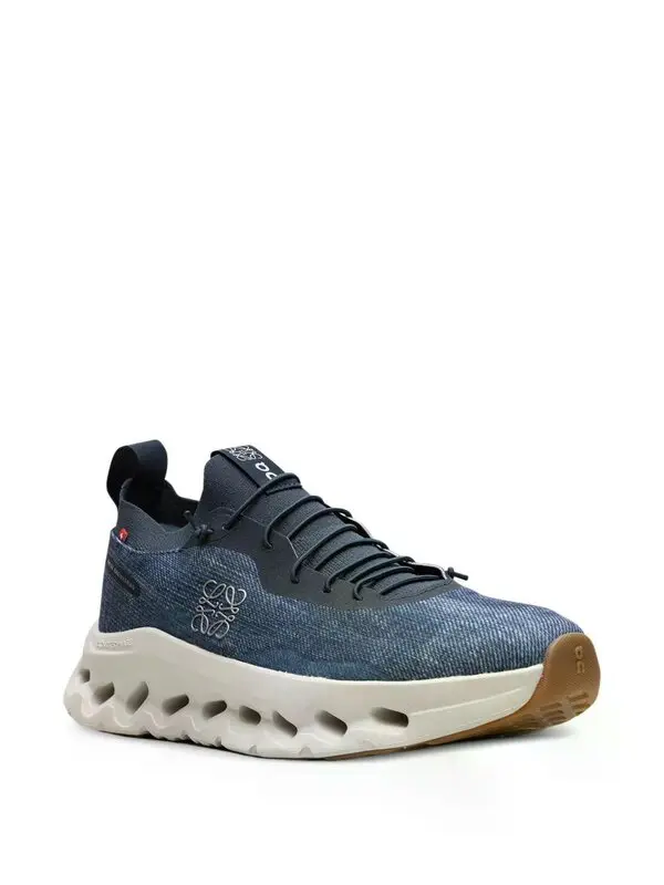 On Cloudsolo Logo Detail Sneakers