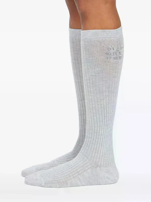MAISON MARGIELA Ribbed Logo Socks - Grey