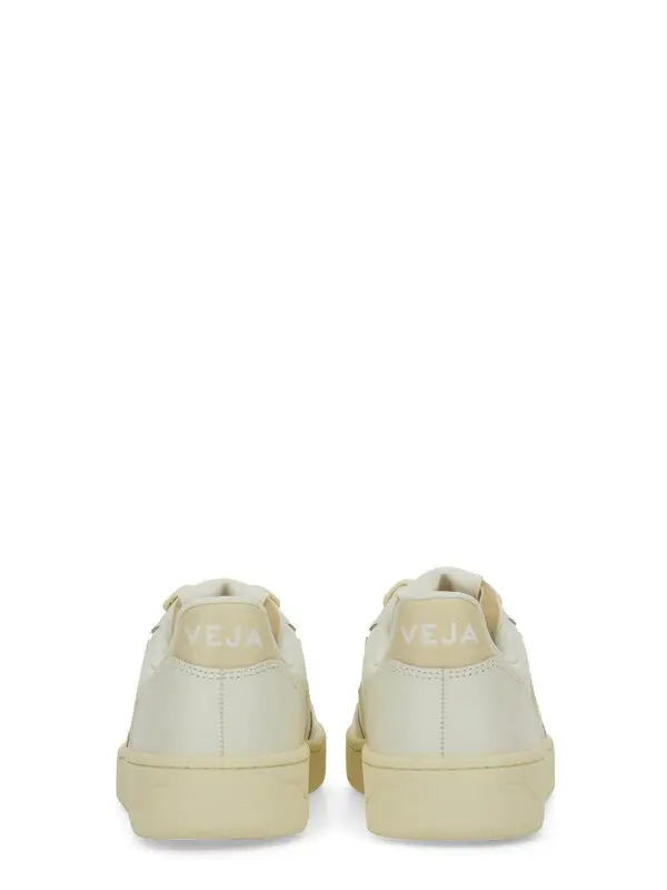 VEJA V-10 Sneakers - Nude