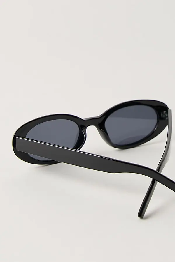 Free People Stella Round Sunglasses - Black