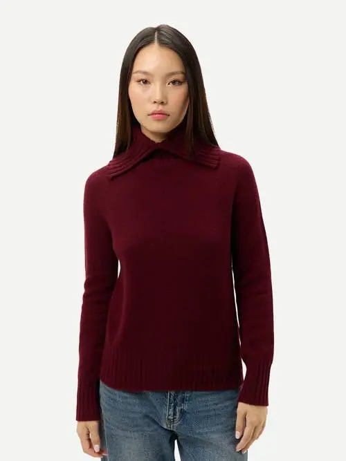 Gobi Cashmere Slit T-neck Cashmere Sweater - Zinfandel