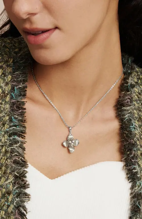 RETRO CHIC Iris Blossom Pendant Necklace - Silver
