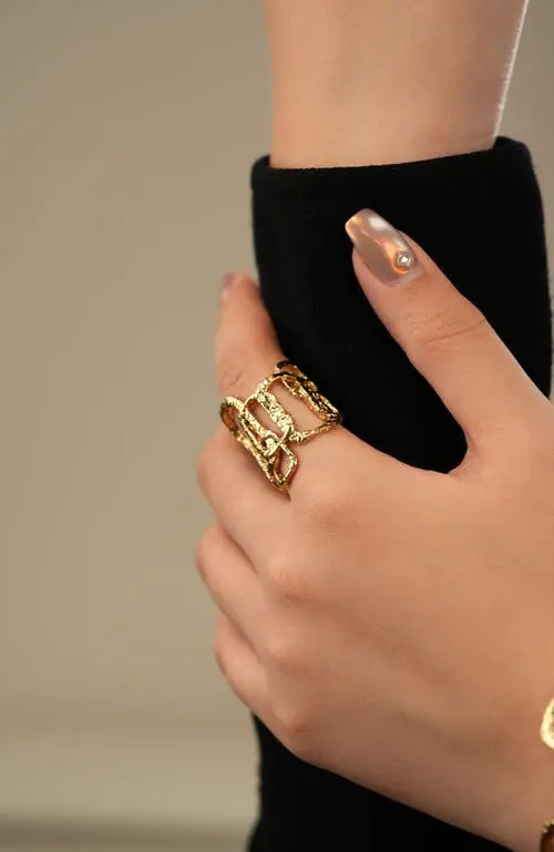 RETRO CHIC Roman Arc Ring