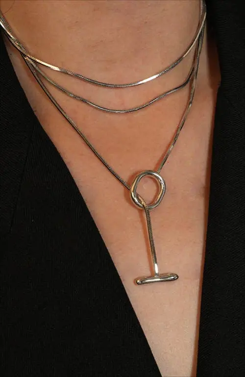 RETRO CHIC Whispers Vine Chain Necklace - Silver
