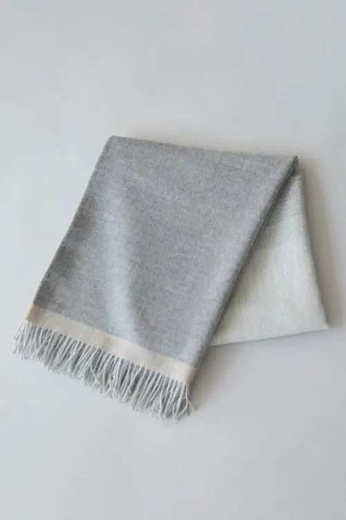 SSKEIN Gradient Weave Throw - Grey