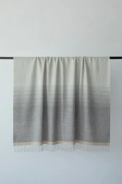 SSKEIN Gradient Weave Throw - Grey