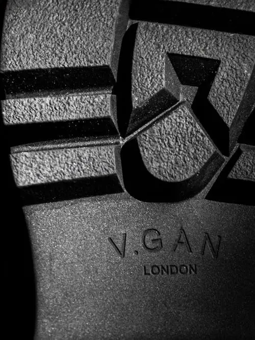 V.GAN LONDON Russ Chelsea Boots - Brown