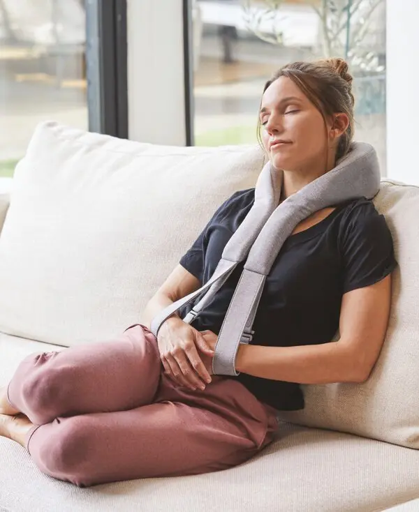 SHARPER IMAGE Realtouch Shiatsu Plus Cordless Neck Massager