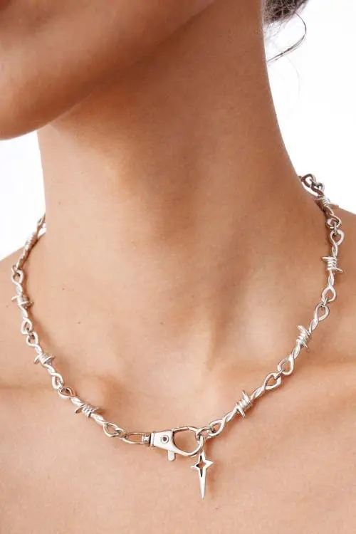 VELVET LUNA Wire Chain Necklace
