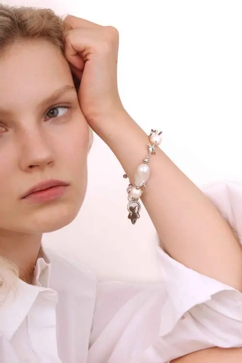 VELVET LUNA Baroque Pearl Piercing Bracelet