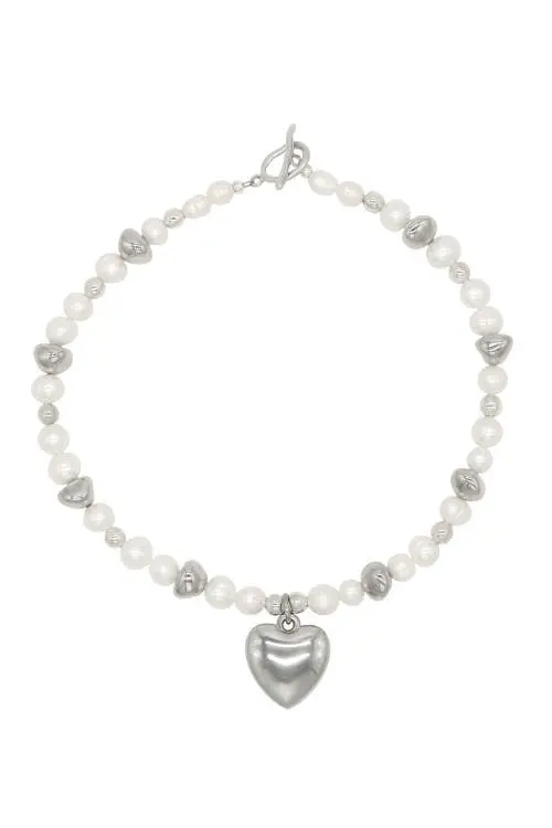 VELVET LUNA Pearl Necklace With Heart Charm - White