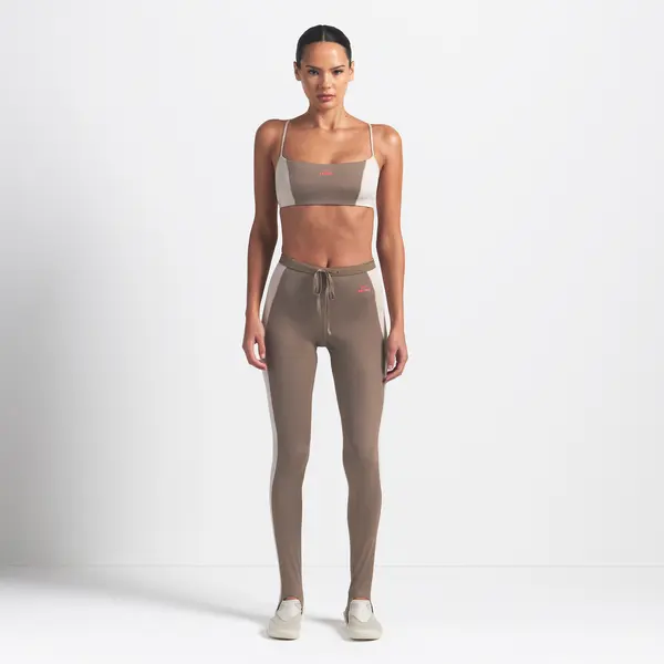 Nike Skims Shine Micro-scoop Bra - Brown