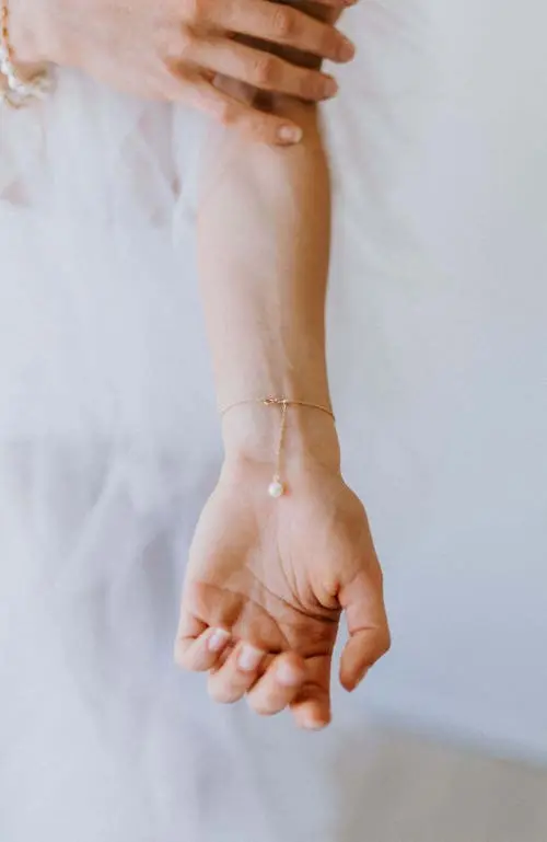 UNTAMED PETALS Abigail Pearl Bracelet - Gold